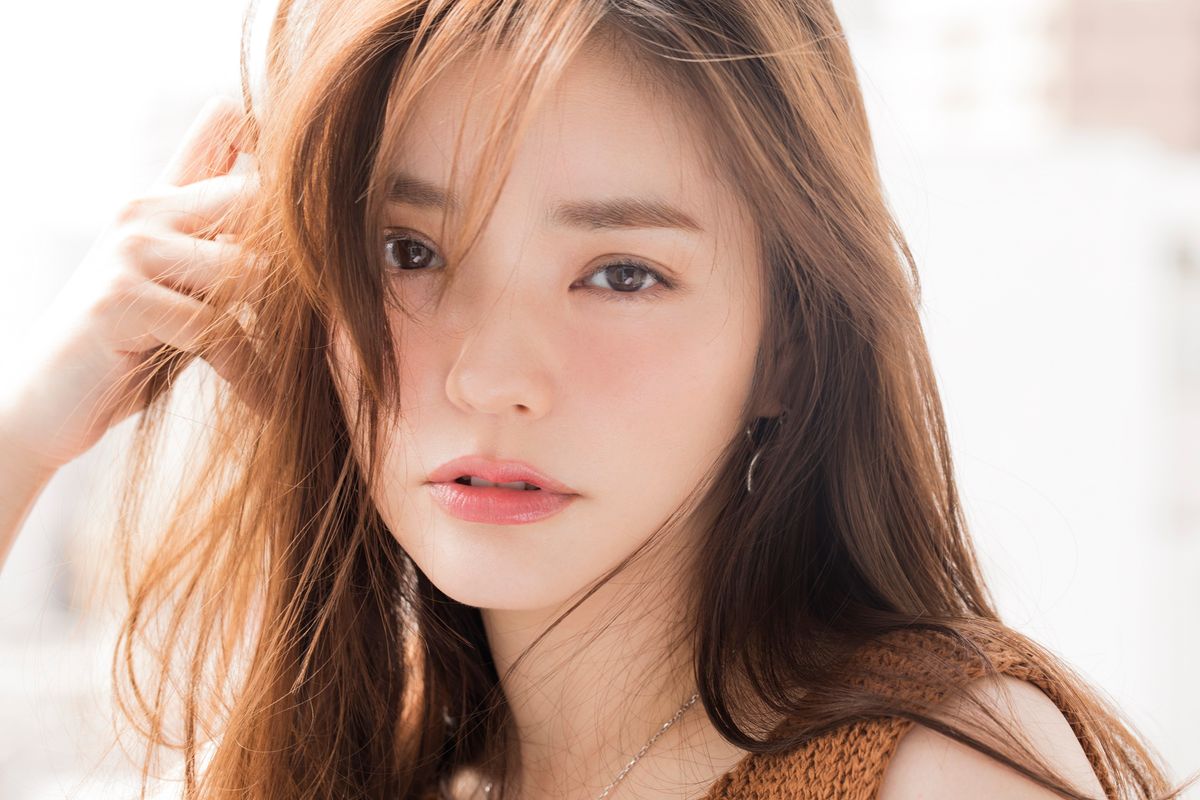 オイル1滴で肌が変わる!? 充実感がにじみでる、河北流ツヤ肌とは？ | TRILL【トリル】