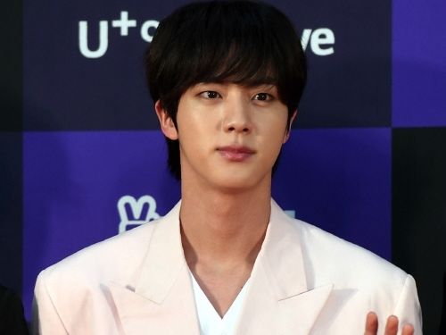 兵役中のBTS・JIN、本日（1月18日）新兵訓練を終えて“助教”に…自ら志願して最終選抜される | TRILL【トリル】
