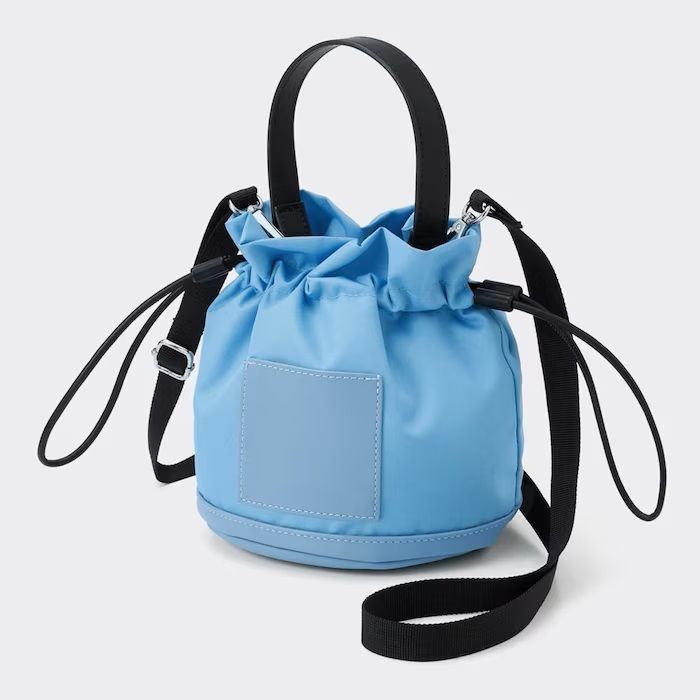 「春ブルー」が、可愛すぎる（泣）【GU】完売前にゲットせよ！ バズ予感の「ミニバッグ」 | TRILL【トリル】
