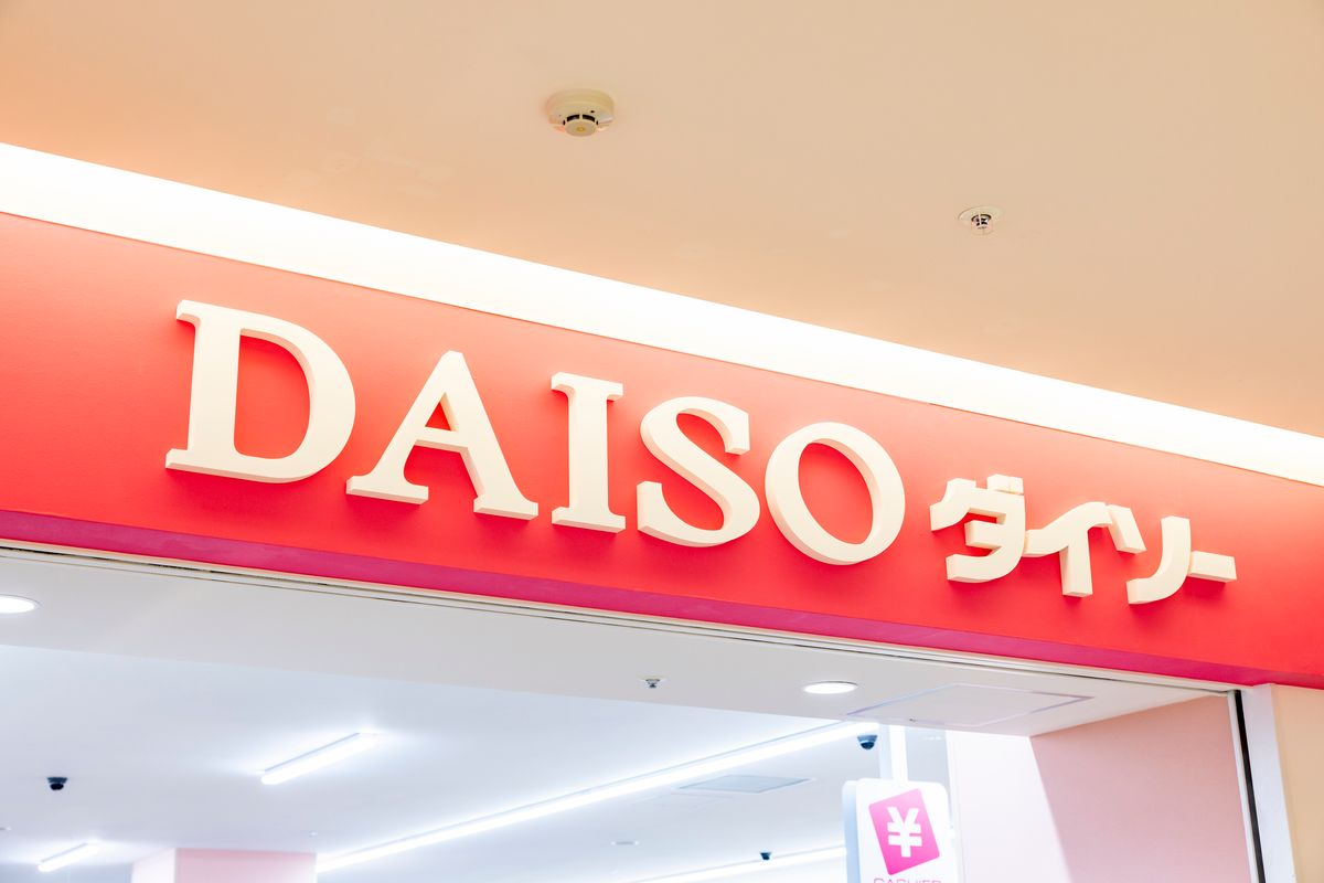 【ダイソー】「コスパ最高とはこのこと！」“770円モバイルバッテリー”がお値段以上すぎる…！ | TRILL【トリル】