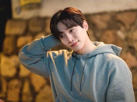 2PMジュノが“恋の魔法”にかかる!? 新ドラマ『キング・ザ・ランド』スチール写真公開 | TRILL【トリル】