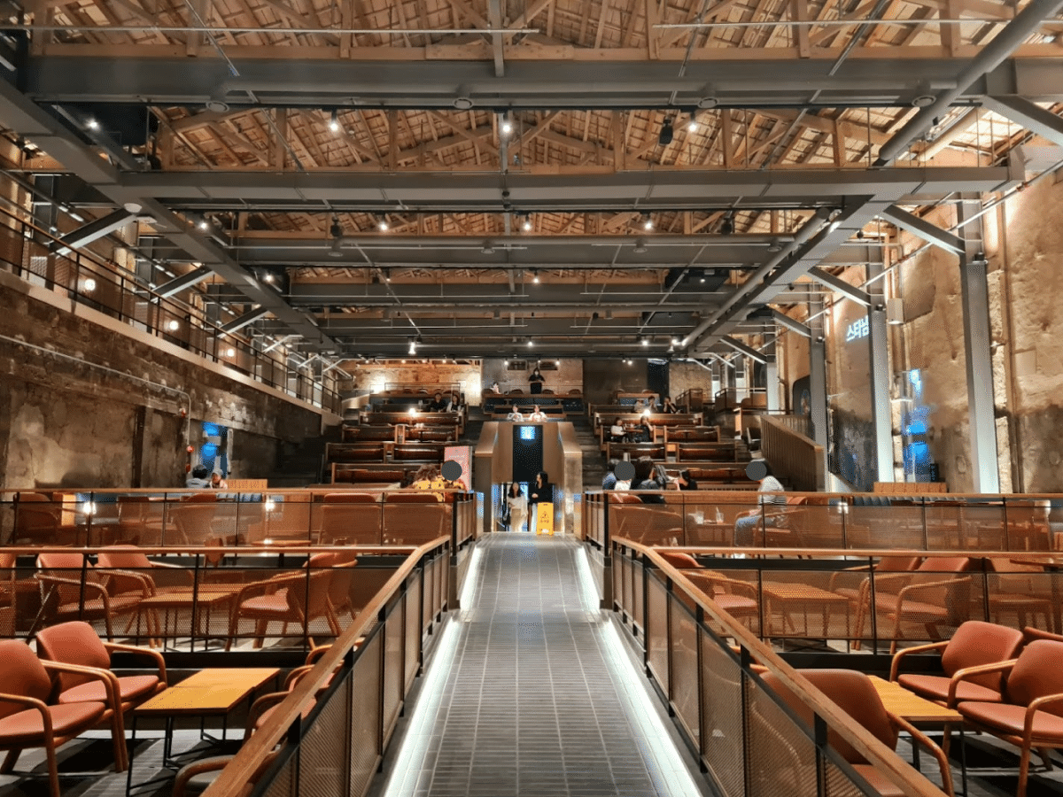 「え、なんじゃここ？！」SNSでも話題の韓国の新スタバに衝撃！実際に行ってみてわかった魅力とは | TRILL【トリル】