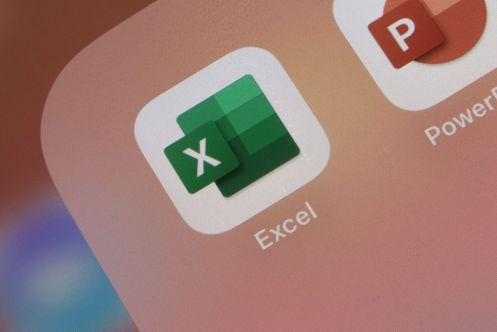 「英数字だらけの複雑な関数が超シンプルに！」【Excel仕事術】知らなきゃソンする便利機能 | TRILL【トリル】