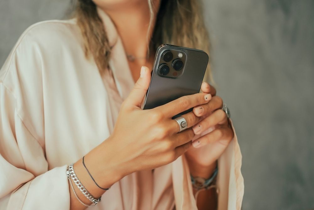 「あれ？画面が真っ暗で反応がない…」スマホが壊れたと思った時に取るべき3つの行動《iPhone編》 | TRILL【トリル】