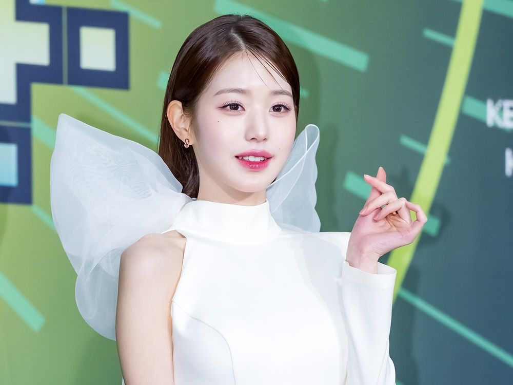 「AI超えの美女」と話題の18歳！ IVE・ウォニョン、“ひざ下メチャ長”SHOTに反響【PHOTO】 | TRILL【トリル】