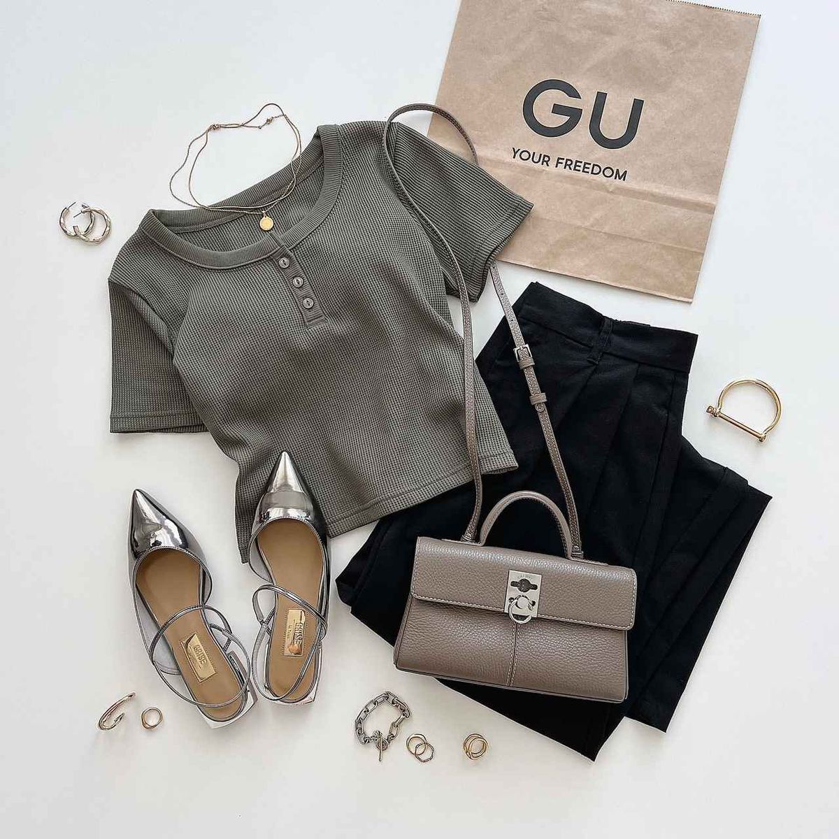 《最高にアツい！！》【ユニクロ・GU】SNSで大注目！ 話題の「カーキアイテム」♡ | TRILL【トリル】