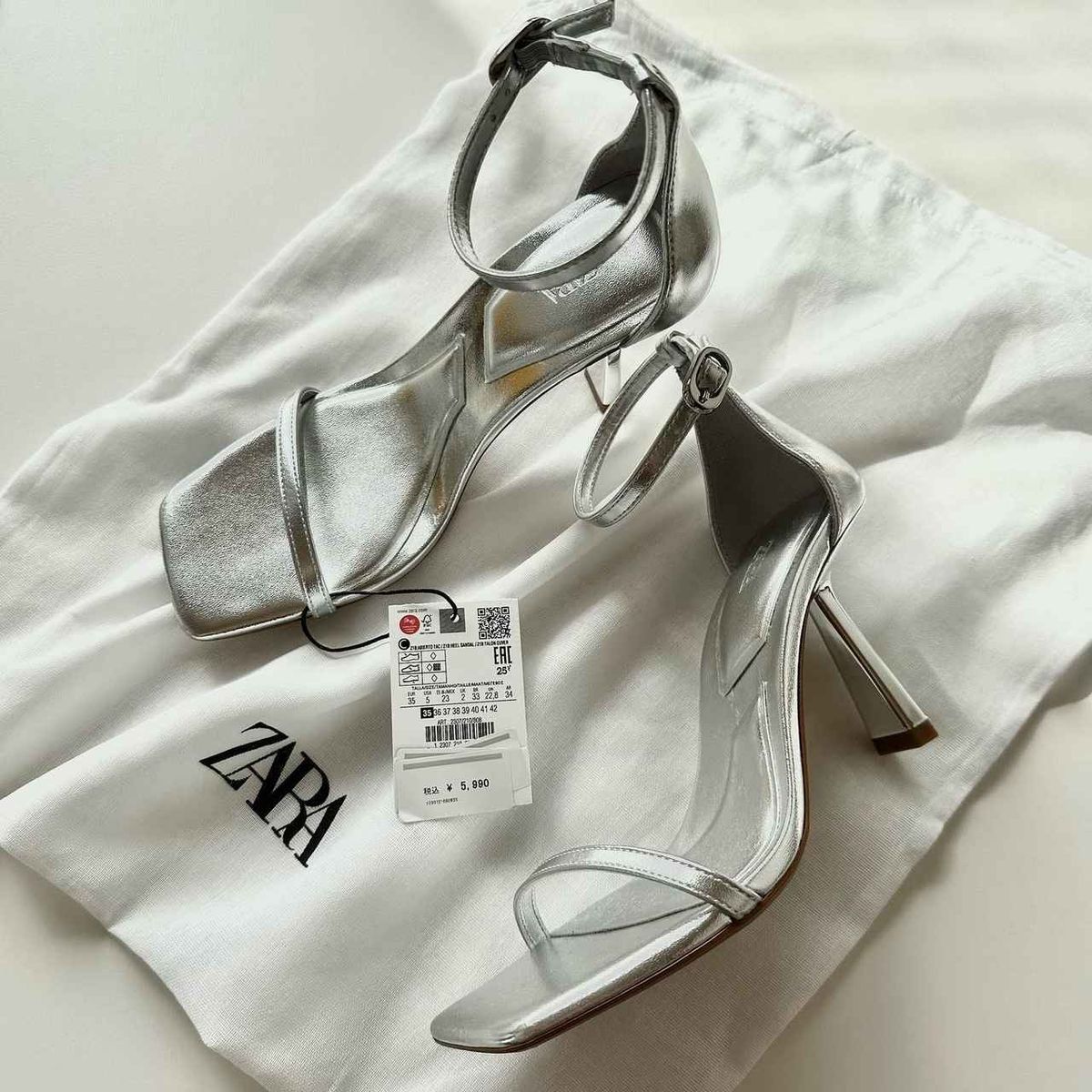 ザラ女も思わず「即ポチ！！」【ZARA】高見え力ハンパない♡「メタリックシューズ」 | TRILL【トリル】