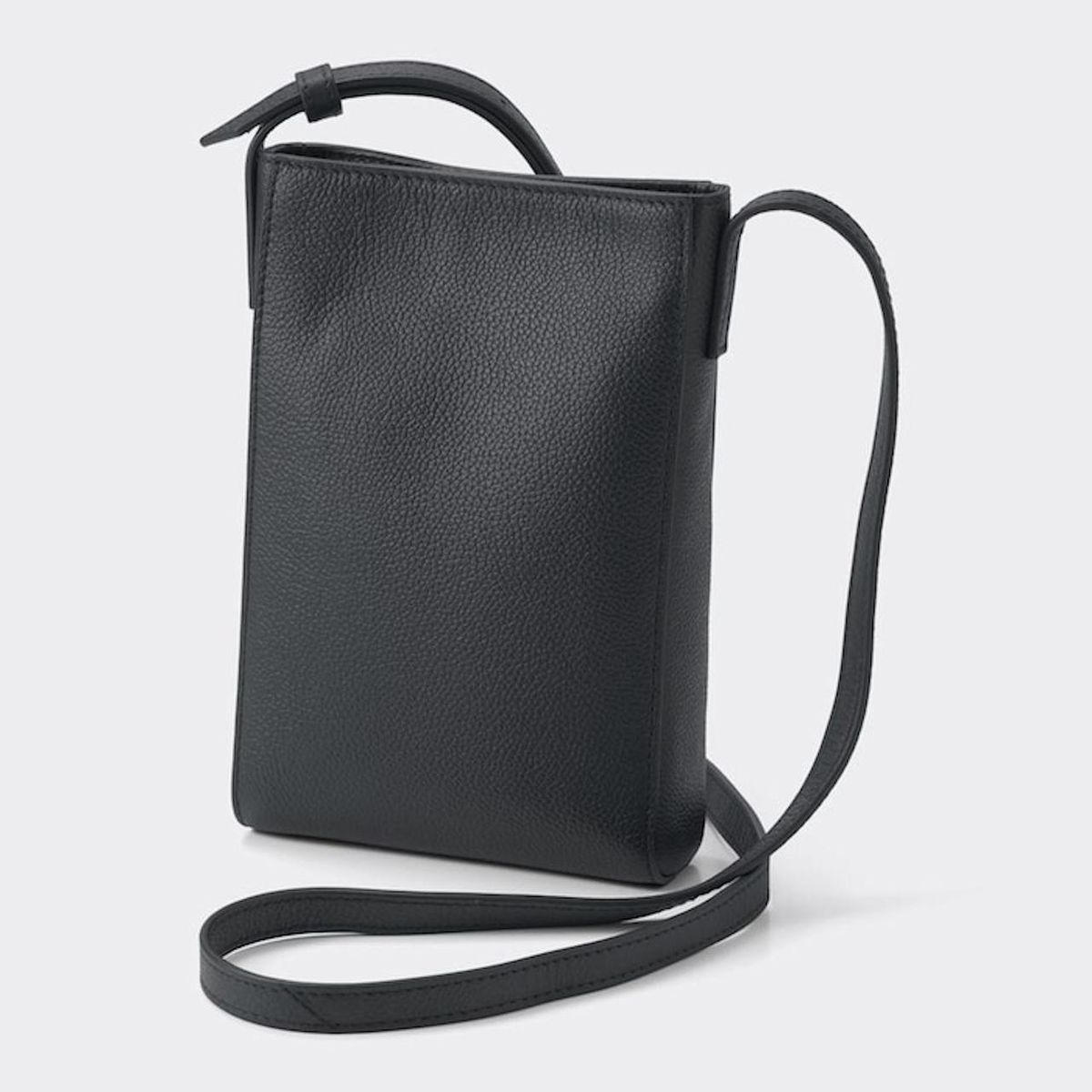 コスパ最強かも！！【GU】本革で2,990円！見逃せない「本格派バッグ」 | TRILL【トリル】