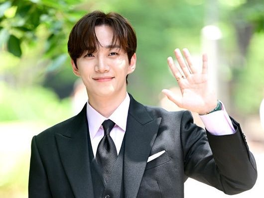 2PMジュノ、Netflix新作への出演を検討中！現金で怪力が使える超能力者になる!? | TRILL【トリル】