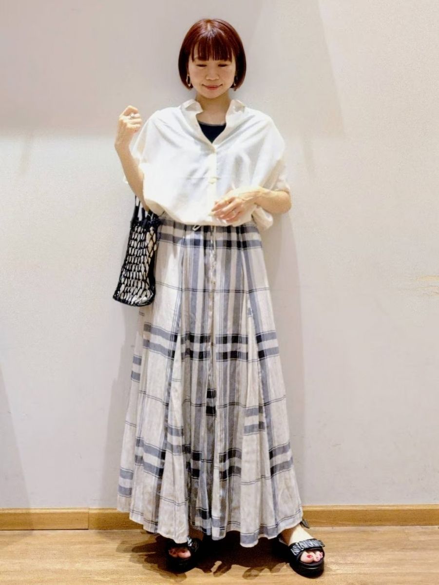 「GLOBAL WORK」で揃う！通勤で差がつくチェックスカートコーデ【コスパ名品リスト＃317】 | TRILL【トリル】