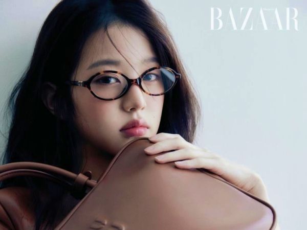 「天才的可愛さ…」IVE・ウォニョン、メガネ姿で見せた“ラスボス美貌”に悶絶【PHOTO】 | TRILL【トリル】