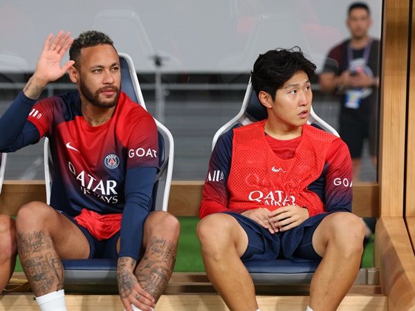 ベンチでスパイク履かず、ネイマールと談笑…“韓国の至宝”がPSG日本ツアー全試合を欠場したワケ | TRILL【トリル】
