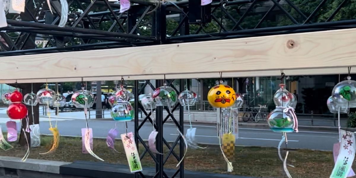 【東京 丸の内】映え間違いなしの1000個の風鈴！ | TRILL【トリル】