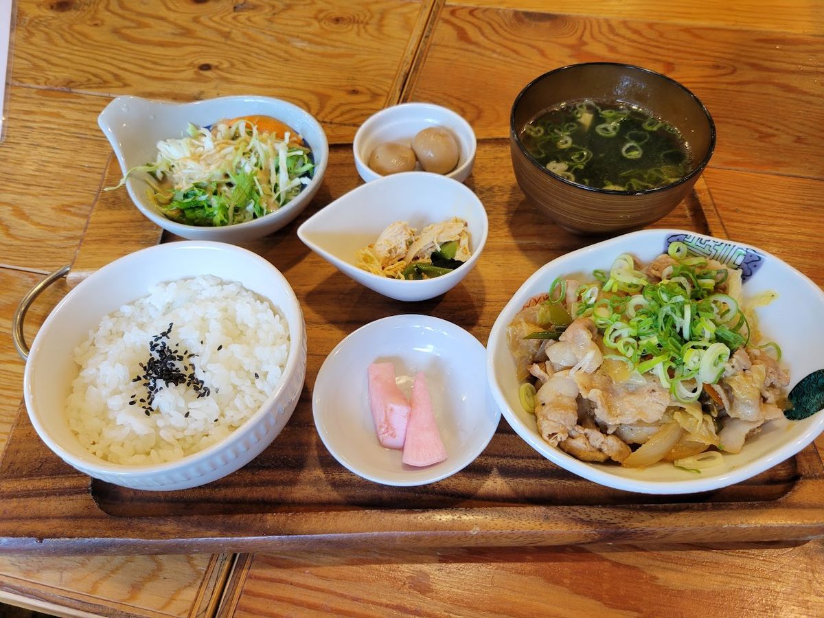 【淀屋橋】おかずがいっぱい！おばんざい定食ランチ900円！「おばんざい酒場 にいやま」 | TRILL【トリル】
