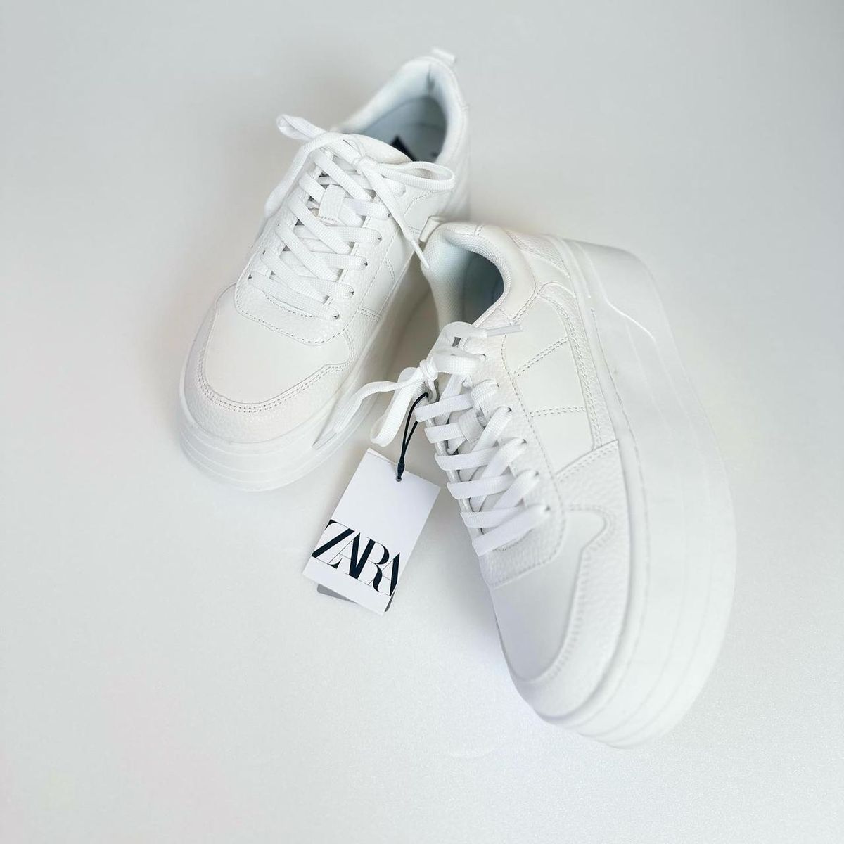 アラサーにも似合う！【ZARA】やっぱ可愛い♡「白スニーカー」 | TRILL【トリル】