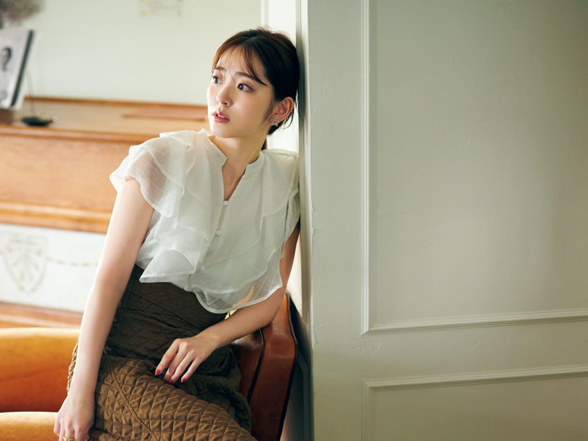 夏トップスと最高にマッチ♡秋素材【キルティングスカート】はフリルブラウスでバランス調整！ | TRILL【トリル】