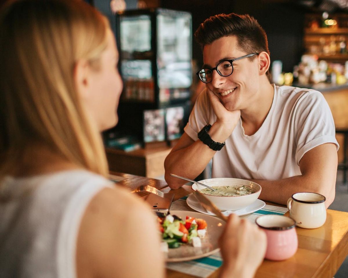 秘めた想いが行動に出てます。男性が見せる「無意識の本命サイン」Vol.2 | TRILL【トリル】