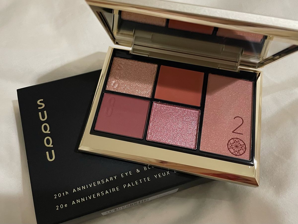 【SUQQU(スック)】20周年記念！限定のアイ＆ブラッシュコンパクト 102 夢咲光をご紹介！ | TRILL【トリル】