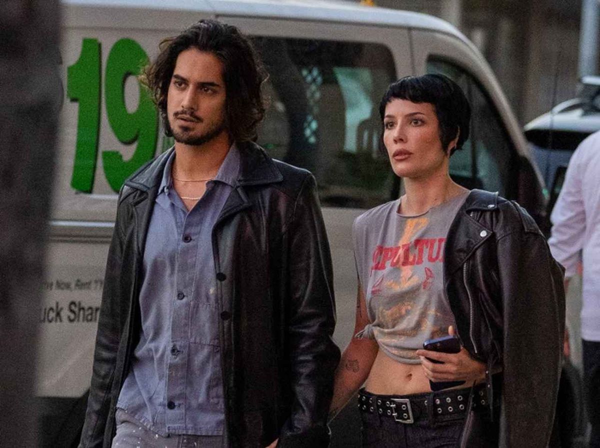 手つなぎデート&キス！人気シンガーとイケメン俳優の「決定的瞬間」を激写 | TRILL【トリル】