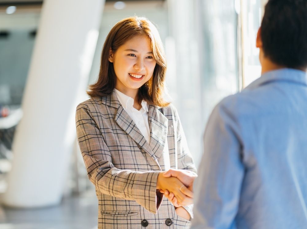 現役ホステスがみた、「初対面では避けておくべき話題」3選 | TRILL【トリル】