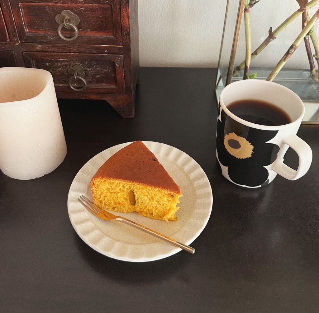 秋に食べたい！ほっくりほかほか、炊飯器で簡単パンプキンケーキ【渡辺友美子のコーヒーに合うお菓子のレシピ vol.11 〜レシピで旅するヨーロッパ〜】 | TRILL【トリル】