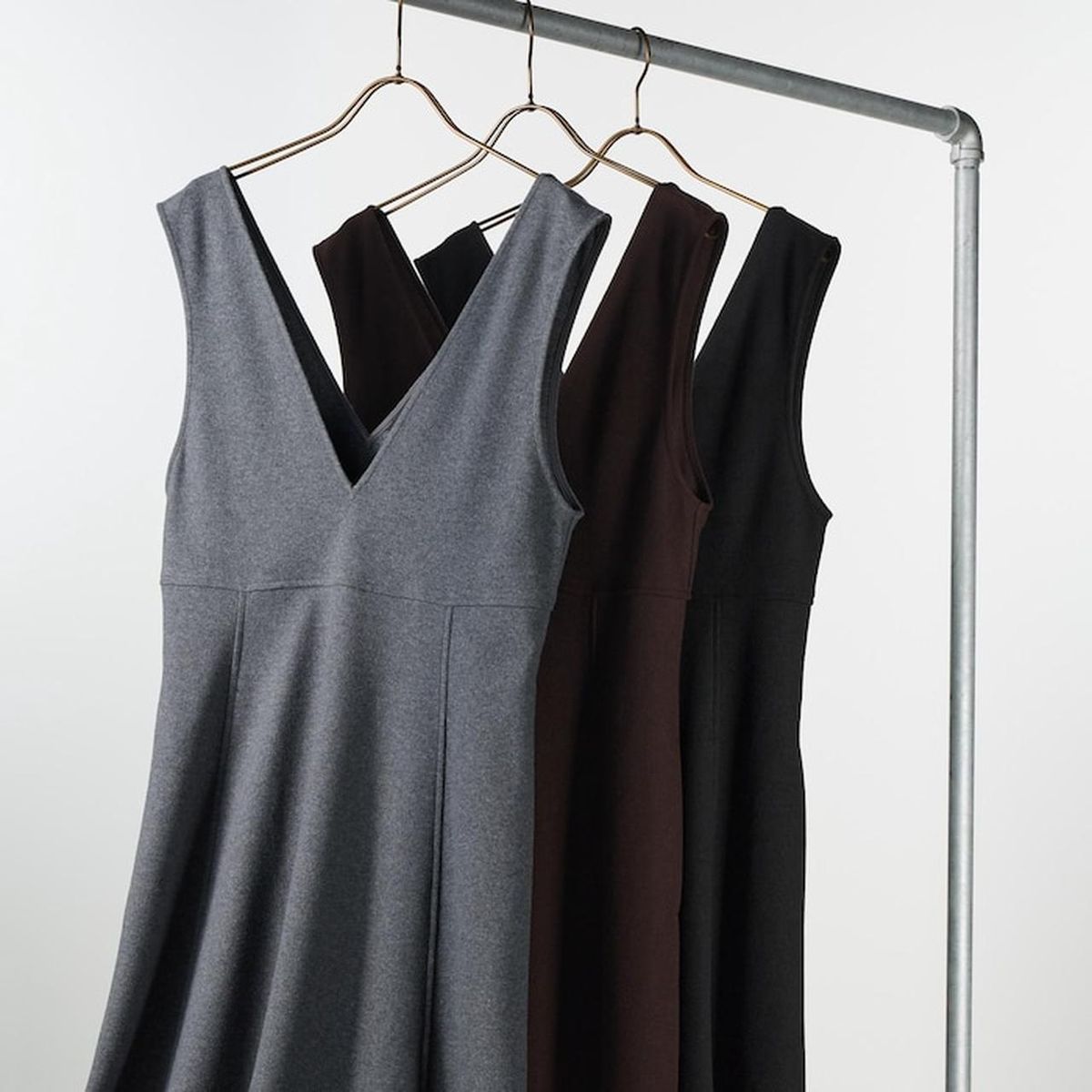 《SNSでバズり中ーーッ！》【ユニクロ】“痩せ見え”叶う♡「秋っぽジャンスカ」 | TRILL【トリル】