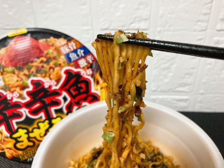 「いや、うますぎるって」「大噴火」【激辛カップ麺】にハマったわっ…！ | TRILL【トリル】