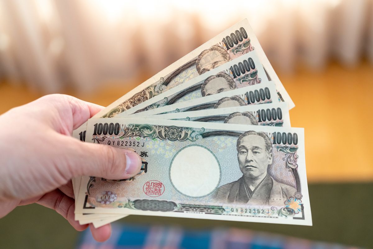 「お金が勝手に逃げていく…」占い師が絶対しない、金運が下がるNG行動 | TRILL【トリル】