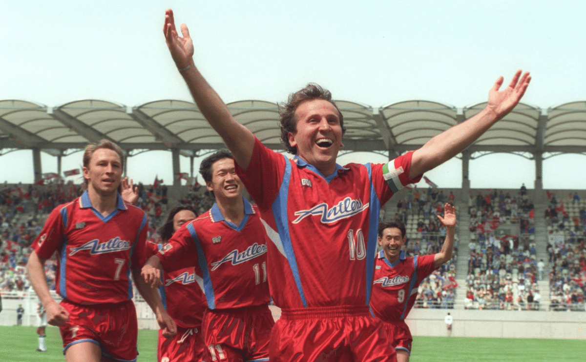 「歴代最強だと思う“Jリーグ”の外国人MF」ランキング！3位「ストイコビッチ」、2位「ジーコ」を抑えた1位は？【サッカーファン131人に聞いた】 | TRILL【トリル】