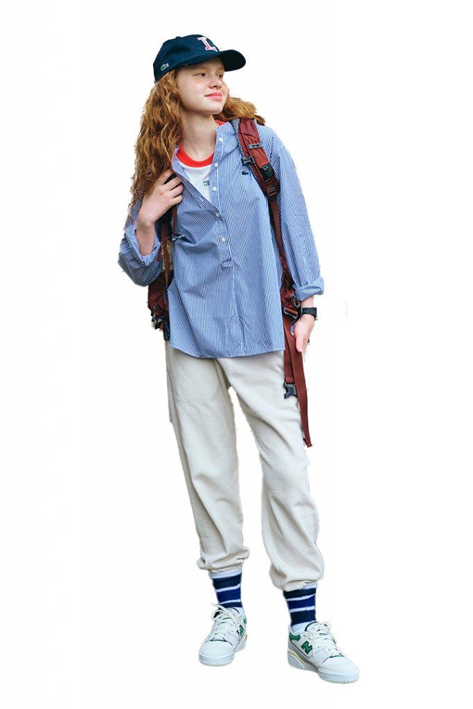 もう手放せない！旅行で大活躍するオシャレなバックパックとスニーカーのコーデ4選 | TRILL【トリル】