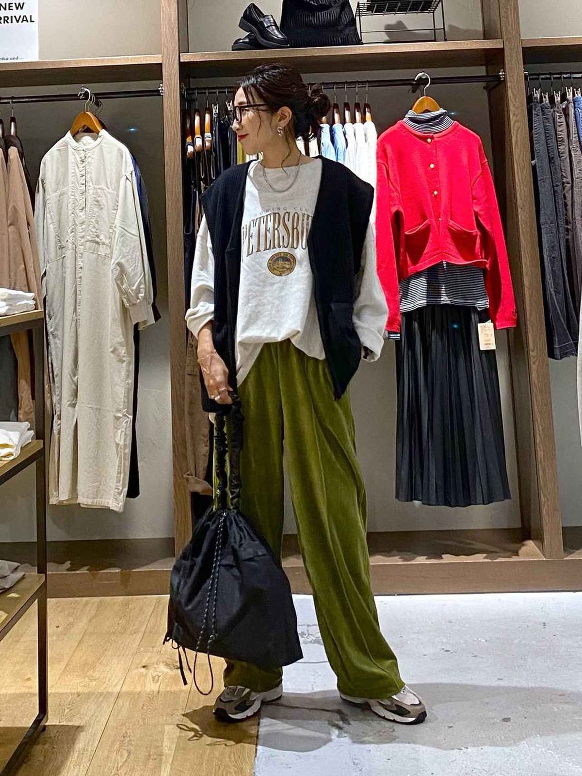 もう全てが完璧！！【30・40代】動きやすいのにおしゃれ！「ベロアパンツ」コーデ | TRILL【トリル】