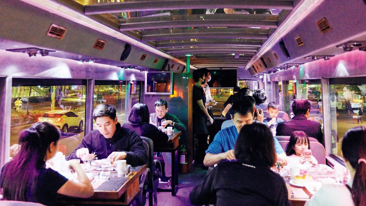 台北最新グルメニュースVol.7「観光×一流ホテルの料理＝レストランバス」 | TRILL【トリル】