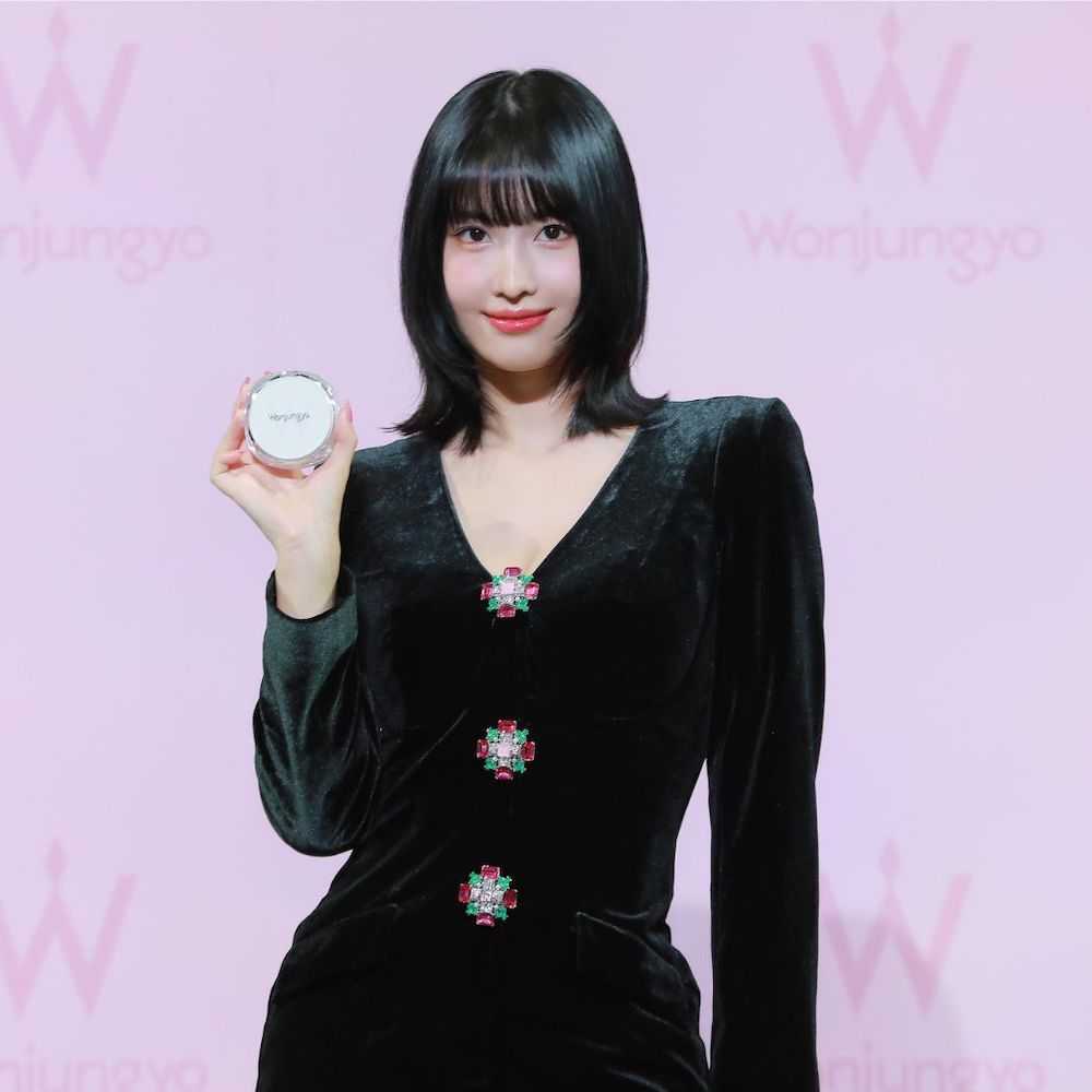 【TWICE・MOMO美容の秘訣は？】ウォンジョンヨ新ビジュアル&新製品お披露目！ | TRILL【トリル】