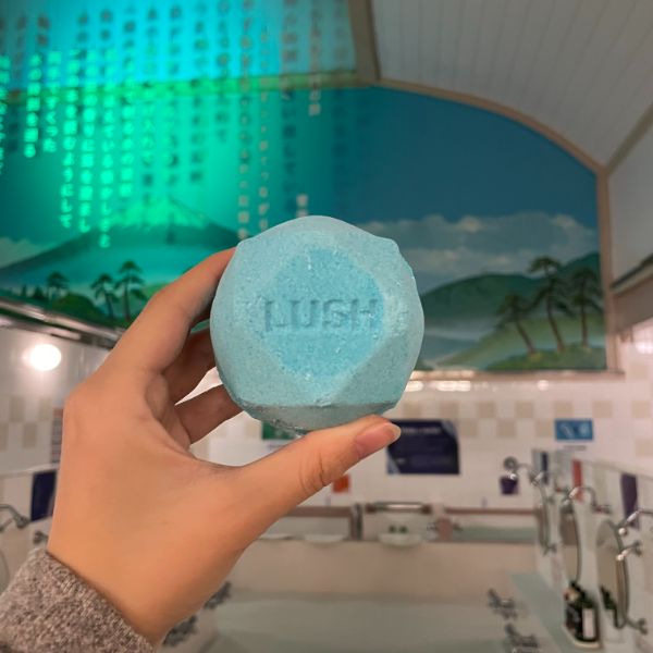 LUSH×老舗銭湯「小杉湯」のコラボイベントが帰ってきた！「詩を浴びる」がテーマの非日常的な世界を味わって | TRILL【トリル】