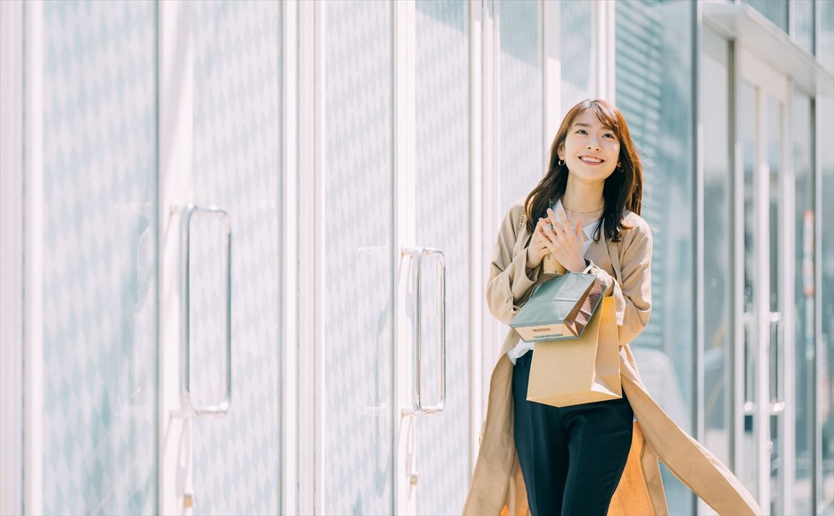 【女性編】2023年秋冬をオシャレに！トレンドカラーは4つ 流行しそうなアクセは？ | TRILL【トリル】