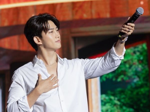 2PM・テギョン、ハグに密着自撮り…ファンサ連発の神対応！初のアジア単独ファンミーティングで魅了 | TRILL【トリル】