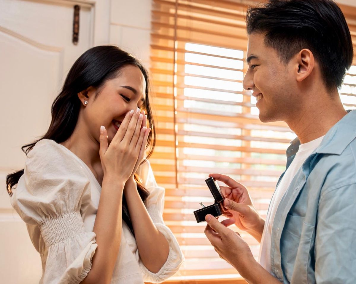 少々あざとくてもOKです。男性が無性に惹かれる「モテ仕草」 | TRILL【トリル】