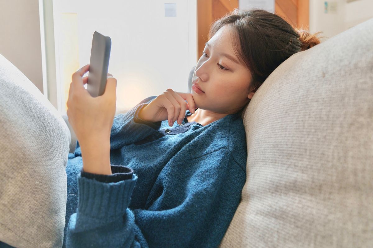 だらだらスマホ、やめたいのに見ちゃう…→【iPhone】の裏ワザを活用しよう！ | TRILL【トリル】