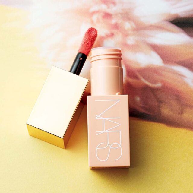 【2023年下半期ベストコスメ】チーク部門1位は『NARS』のリキッドブラッシュ！ツヤと美しい発色が人気！ | TRILL【トリル】