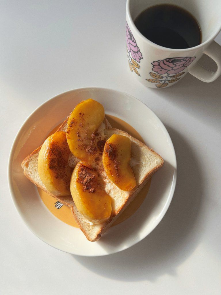 じゅわっしゃくっと食感が楽しい！焼きりんごトースト【渡辺友美子のコーヒーに合うお菓子のレシピ vol.23 〜レシピで旅するヨーロッパ〜】 | TRILL【トリル】