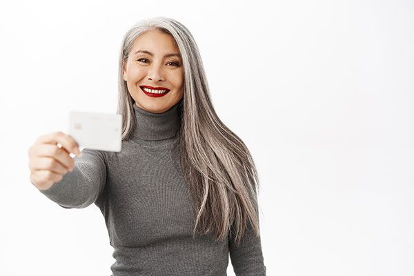 月6万5,000円の年金生活...銀行系は落ちたけど流通系クレカは作れた！なぜ？ | TRILL【トリル】