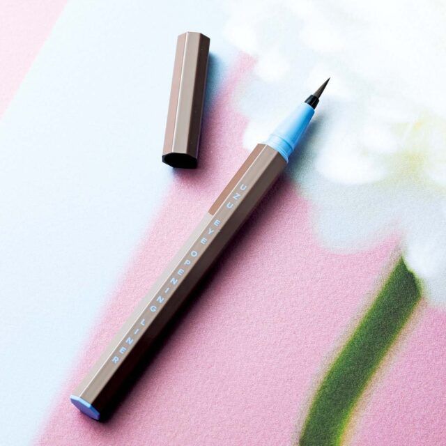 【2023年下半期ベストコスメ】アイライナー部門は『UZU BY FLOWFUSHI』！透け感がある色で自然な陰影を演出 | TRILL【トリル】