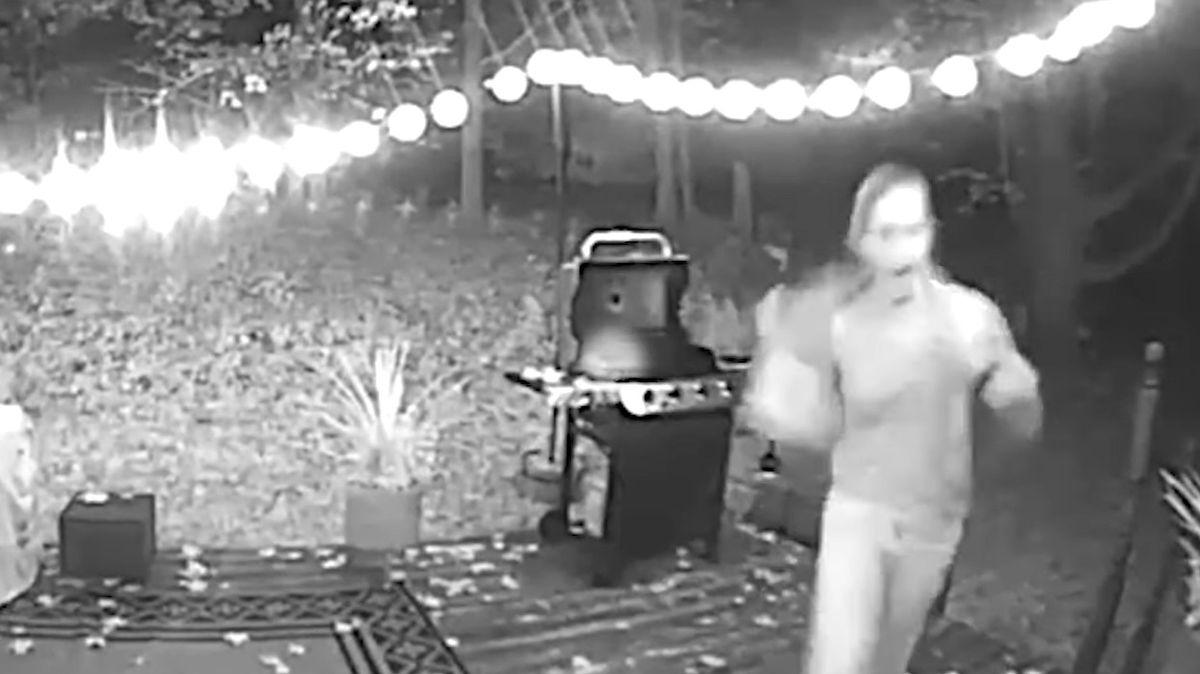 BBQコンロの蓋を開けた女性が突然絶叫し逃げたした！彼女はいったい何を見たのか！？ | TRILL【トリル】