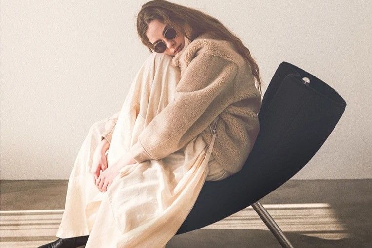 「ずっと埋もれていたくなる」贅沢なボアのジャケット | TRILL【トリル】