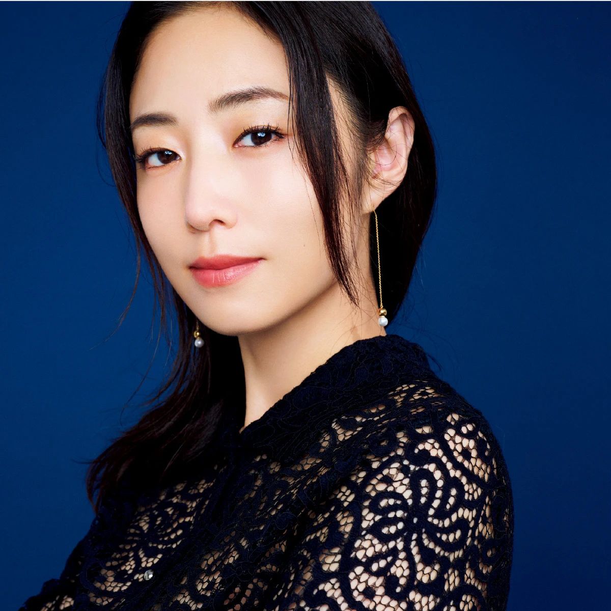 「フェイス オブ ザ イヤー2023」に選ばれたMEGUMIさん。今、美容面で重視していること | TRILL【トリル】