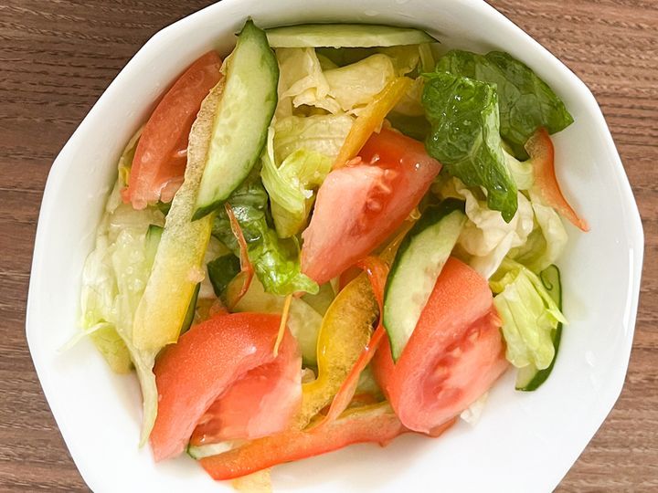 【サラダ】がべちゃべちゃ…→もう大丈夫！シャキッと感をキープする《裏ワザ》 | TRILL【トリル】