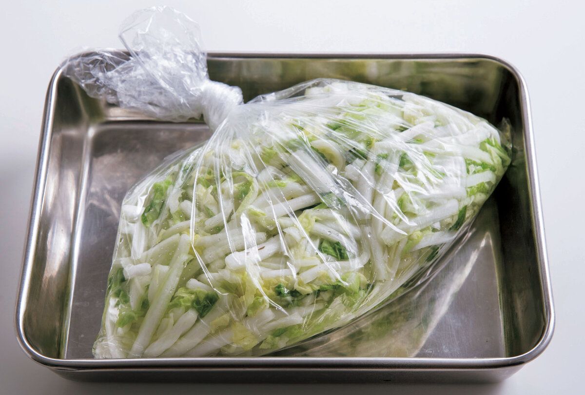 白菜1/2株を賢く使い切り！『塩もみ白菜』のレシピ【冷蔵4日間保存OK】 | TRILL【トリル】