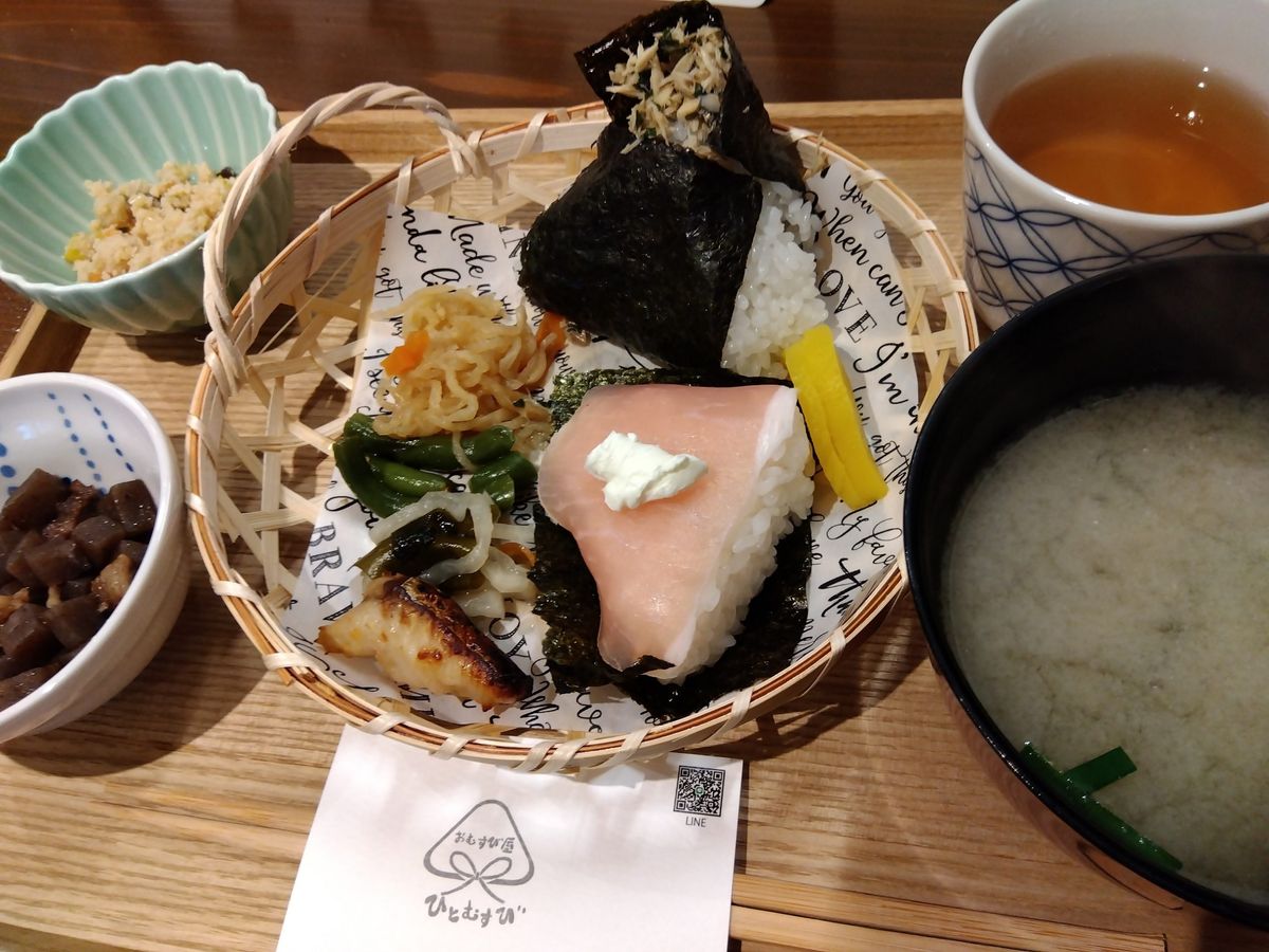 【元町】一人でランチならココ！ふんわり握りたてがおいしい♪新店「おむすび屋 ひとむすび」 | TRILL【トリル】