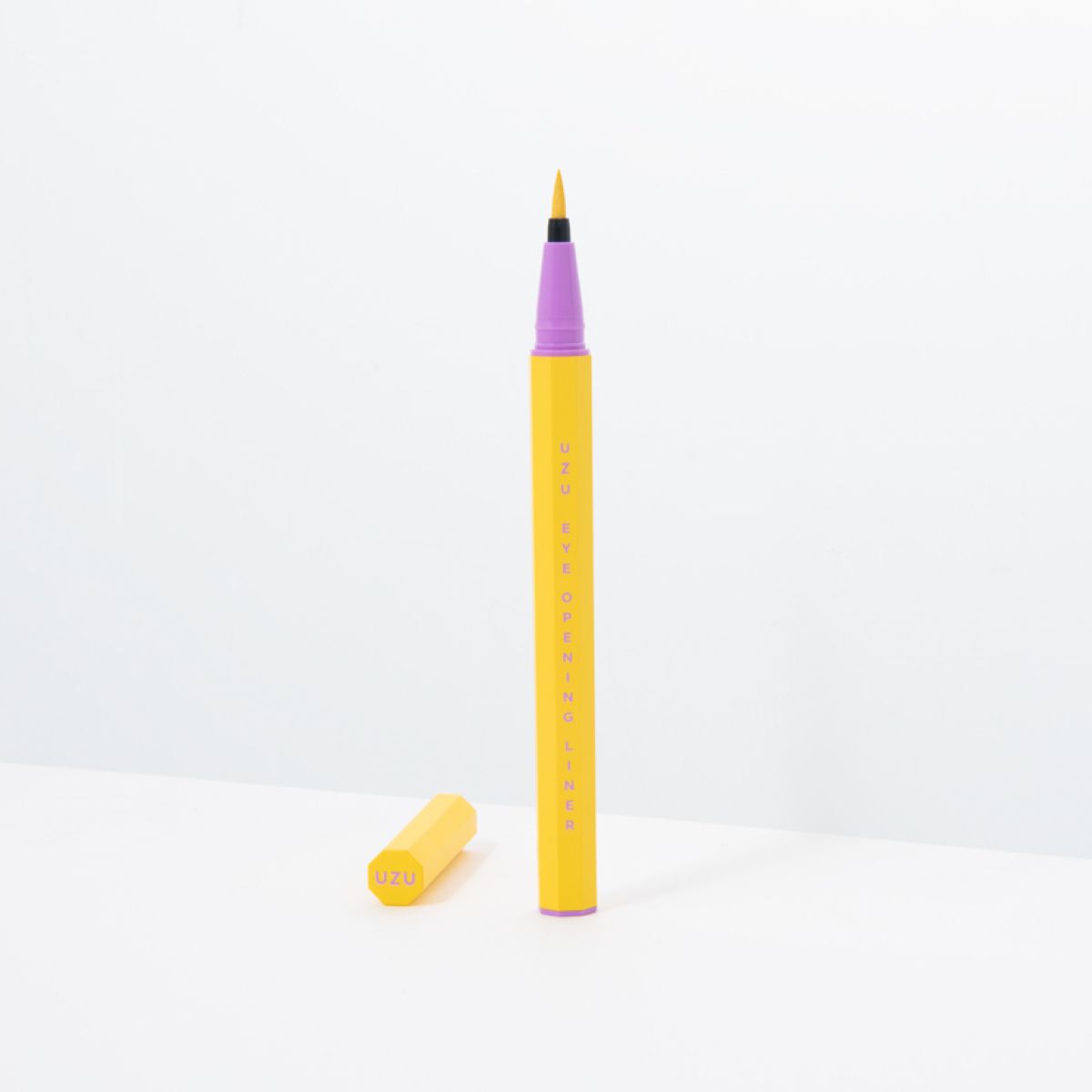 【国際女性デー×イエローコスメ】目もとに希望の光を宿す『UZU BY FLOWFUSHI』の「EYE OPENING LINER」 | TRILL【トリル】