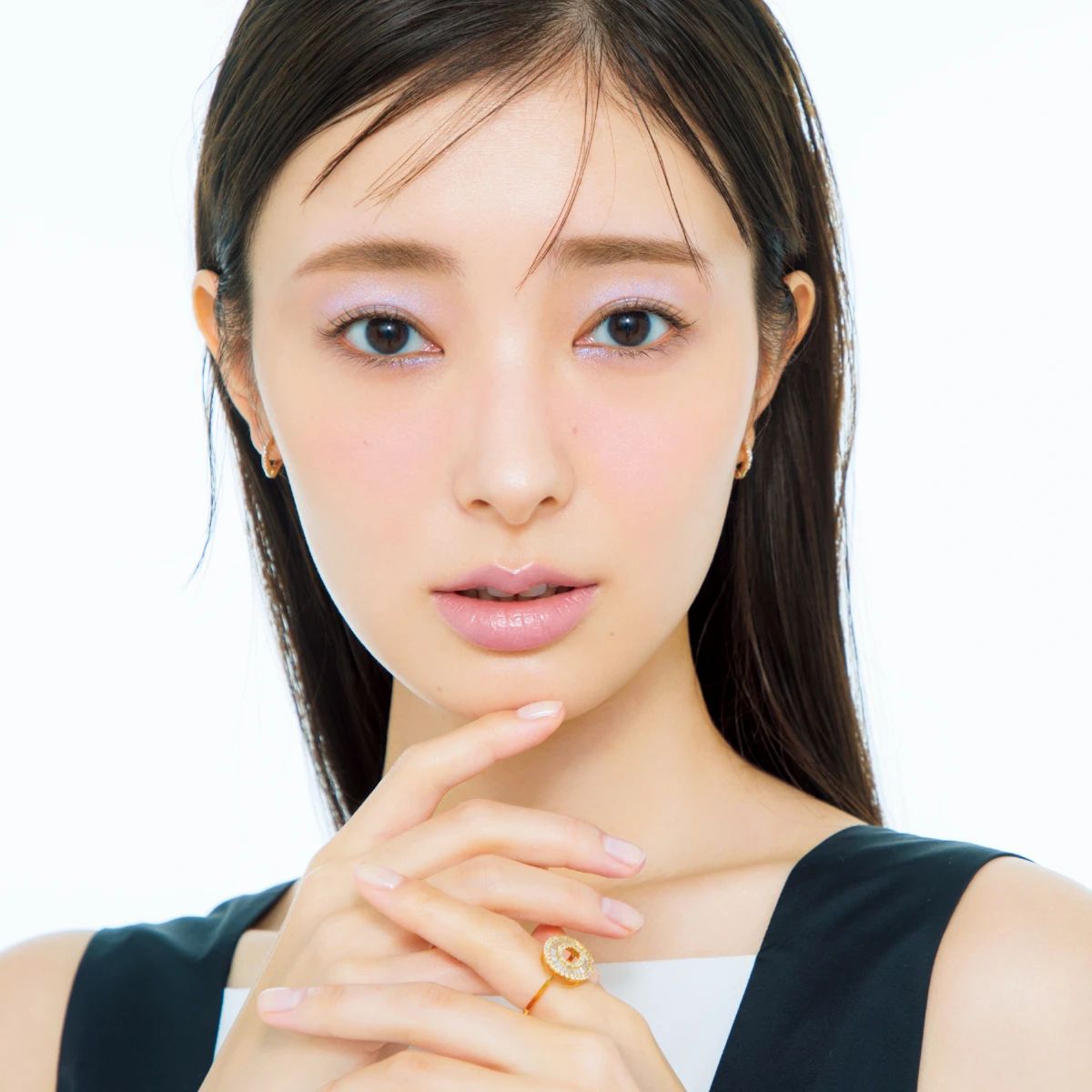 林 由香里さんの春色アイレシピ。KANEBOのアイシーカラーで透明感あふれる印象に | TRILL【トリル】